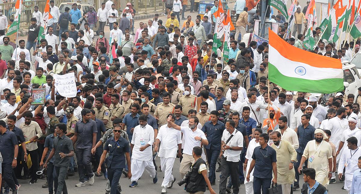 Rahul Gandhi storms Hyderabad; unfurls national flag at Charminar and ...