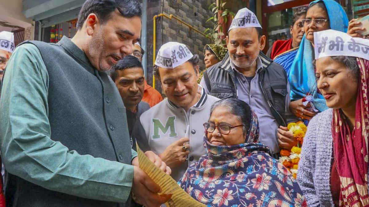 People on the streets divided over Kejriwal’s arrest - The Hindu