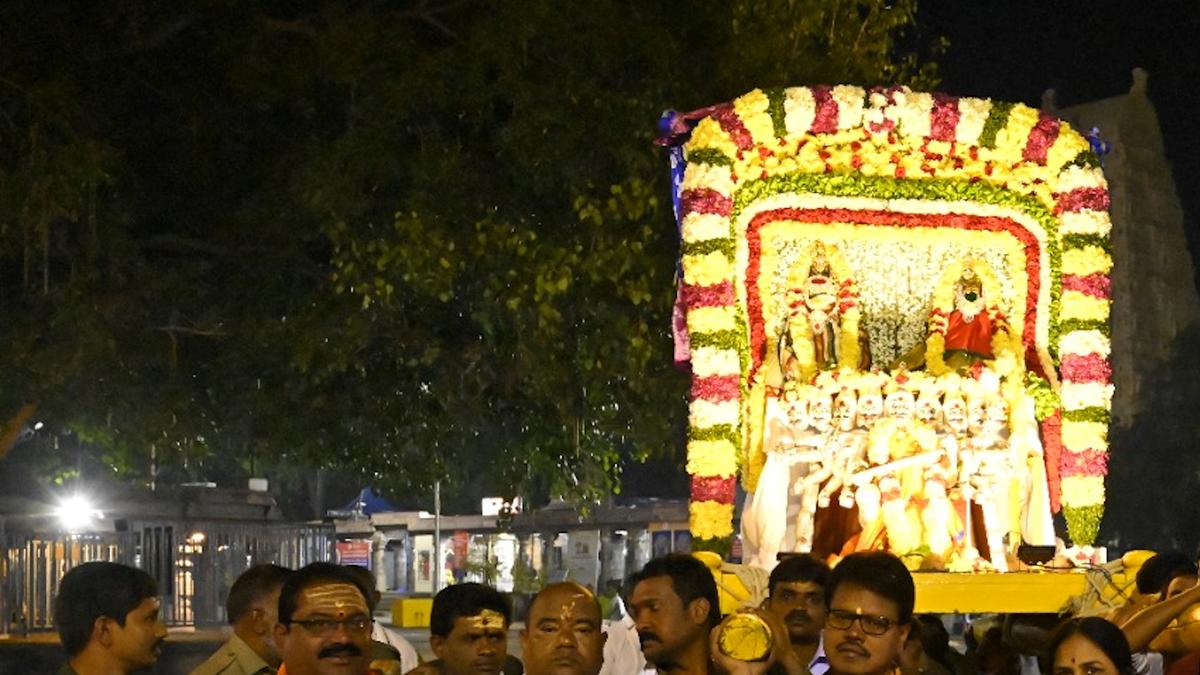 Vahana Seva marks Mukkoti Ekadasi festivities at Srisailam of Andhra ...