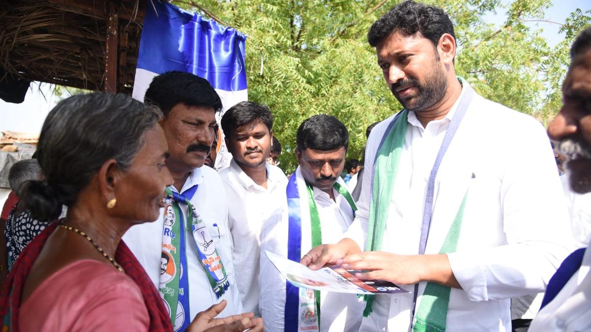 Andhra Pradesh: Amid speculation of his arrest, Y.S. Avinash Reddy ...