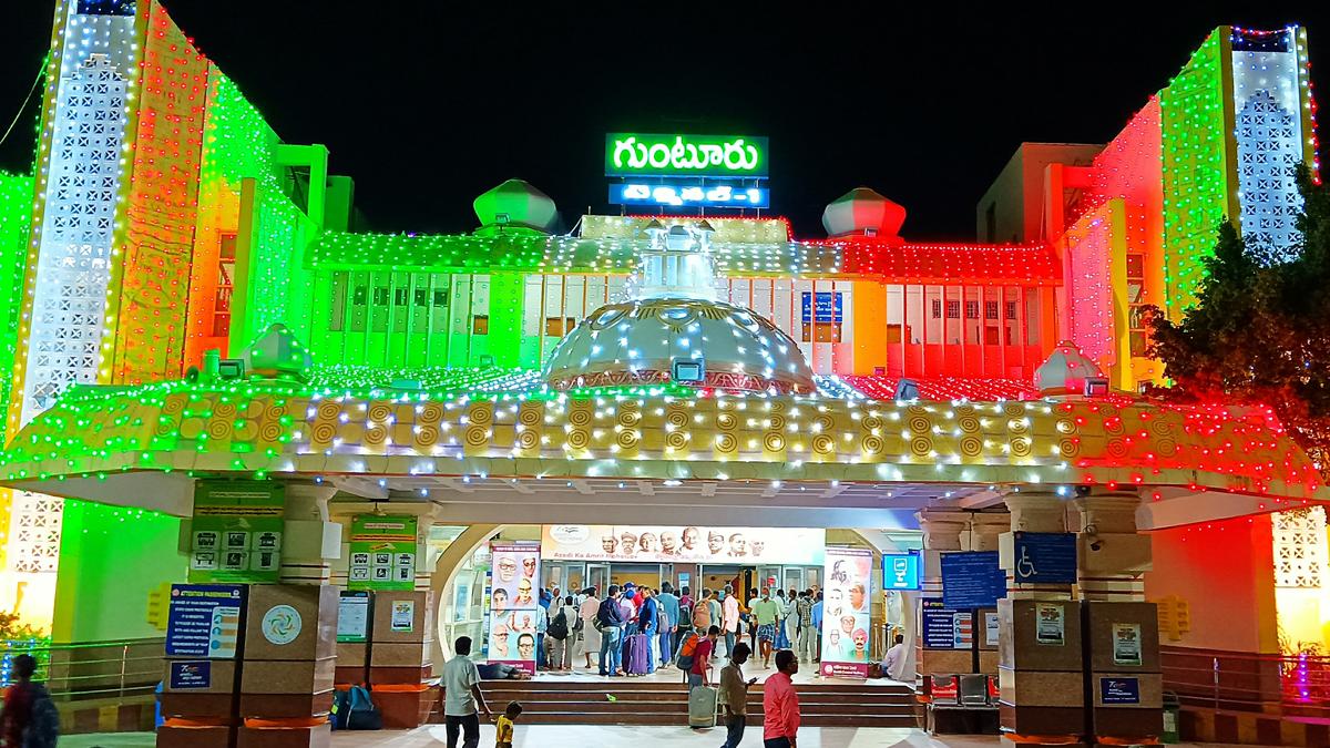 Guntur railway station decked up for Azadi Ka Amrit Mahotsav - The Hindu