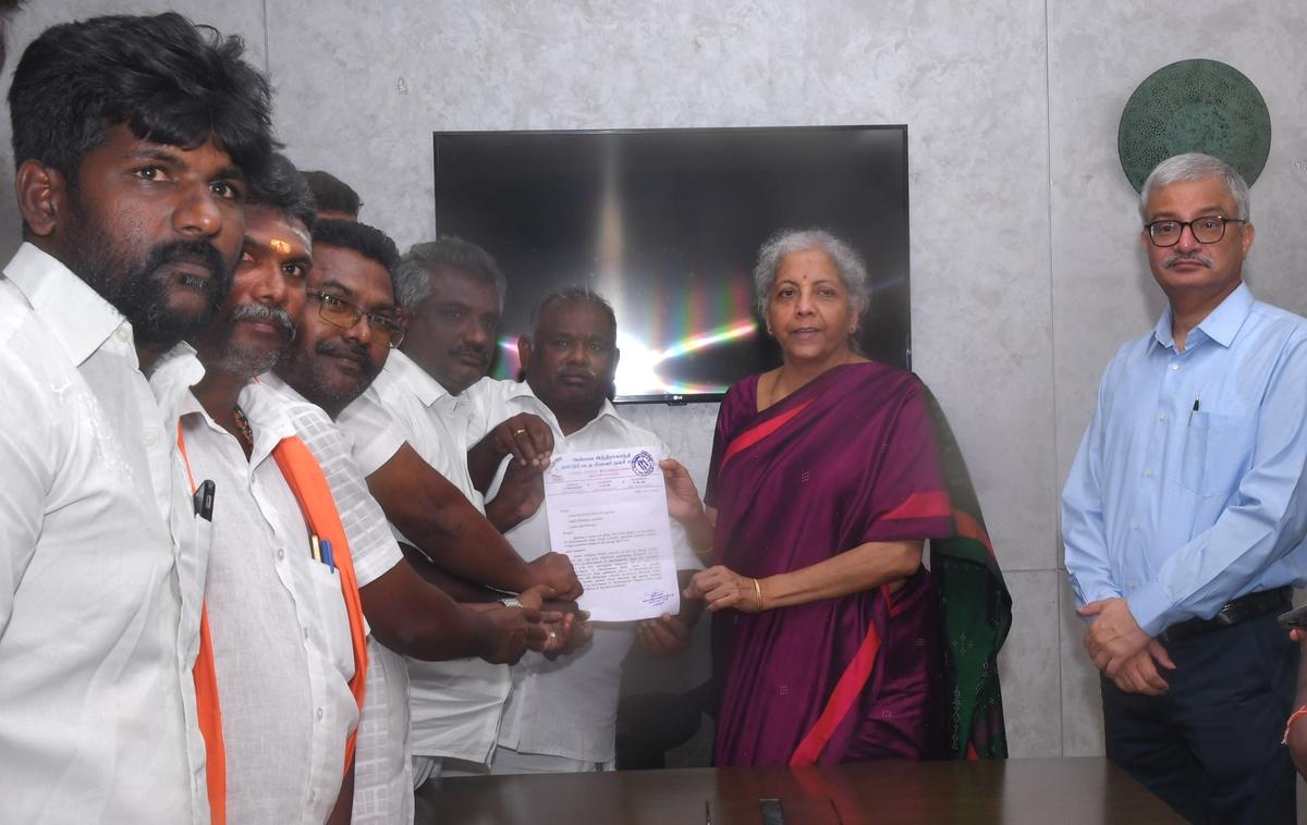 All 22 Indian fishermen held by Sri Lankan Navy freed - The Hindu