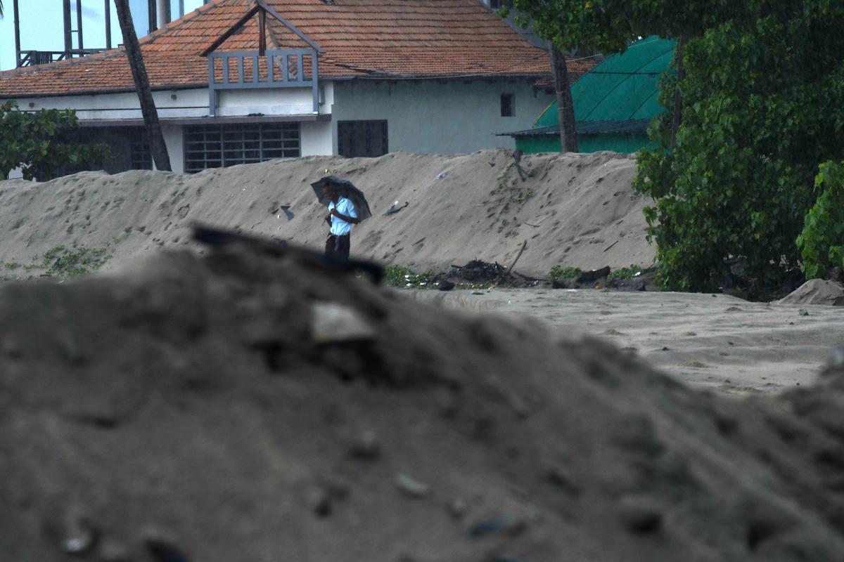 Tetrapod wall brings relief, but Chellanam residents keep fingers ...
