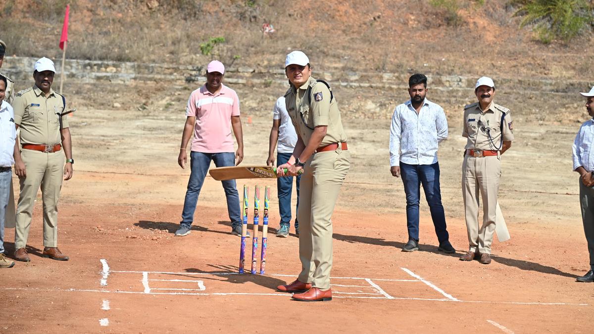 Police conduct cricket tourney at Ragigudda in Shivamogga - The Hindu