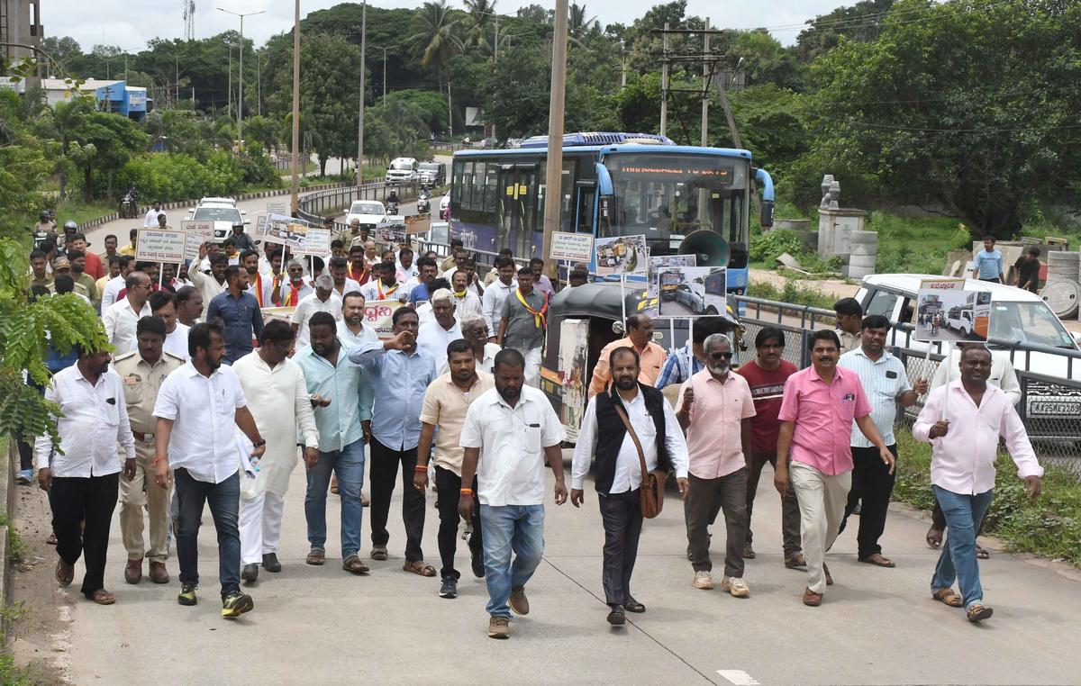 ‘Padayatra’ taken out against problems posed by BRTS - The Hindu