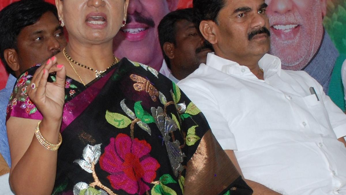 KCR behind the murder case consipiracy, charges DK Aruna - The Hindu