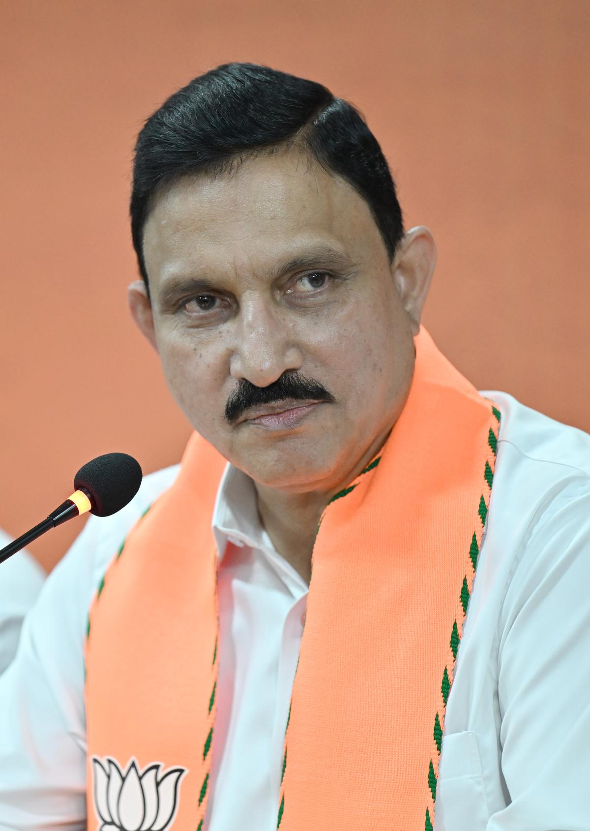 బొక్కలు విరిగాయి సుజనా చౌ కి - Discussions - Andhrafriends.com