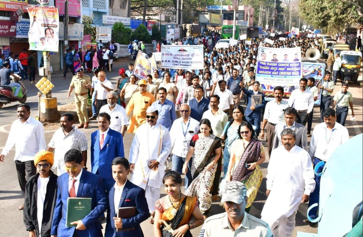 Over 10,000 students take part in ‘Heritage Walk’ for Constitution ...