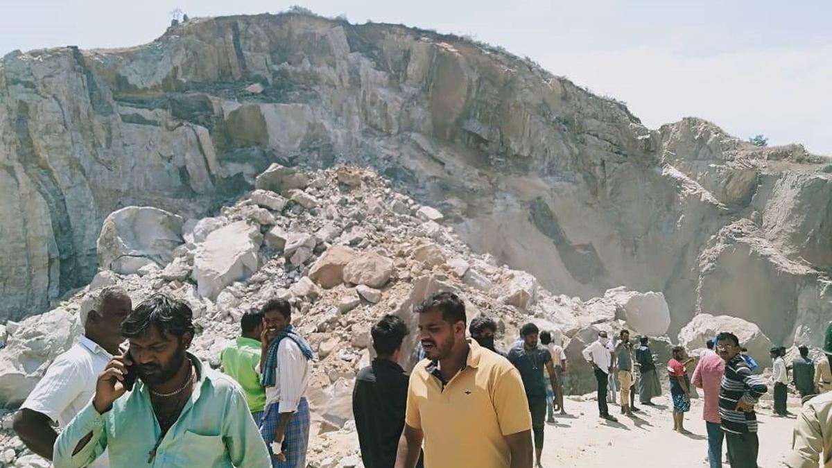 Eight workers feared trapped in stone quarry collapse in Karnataka ...