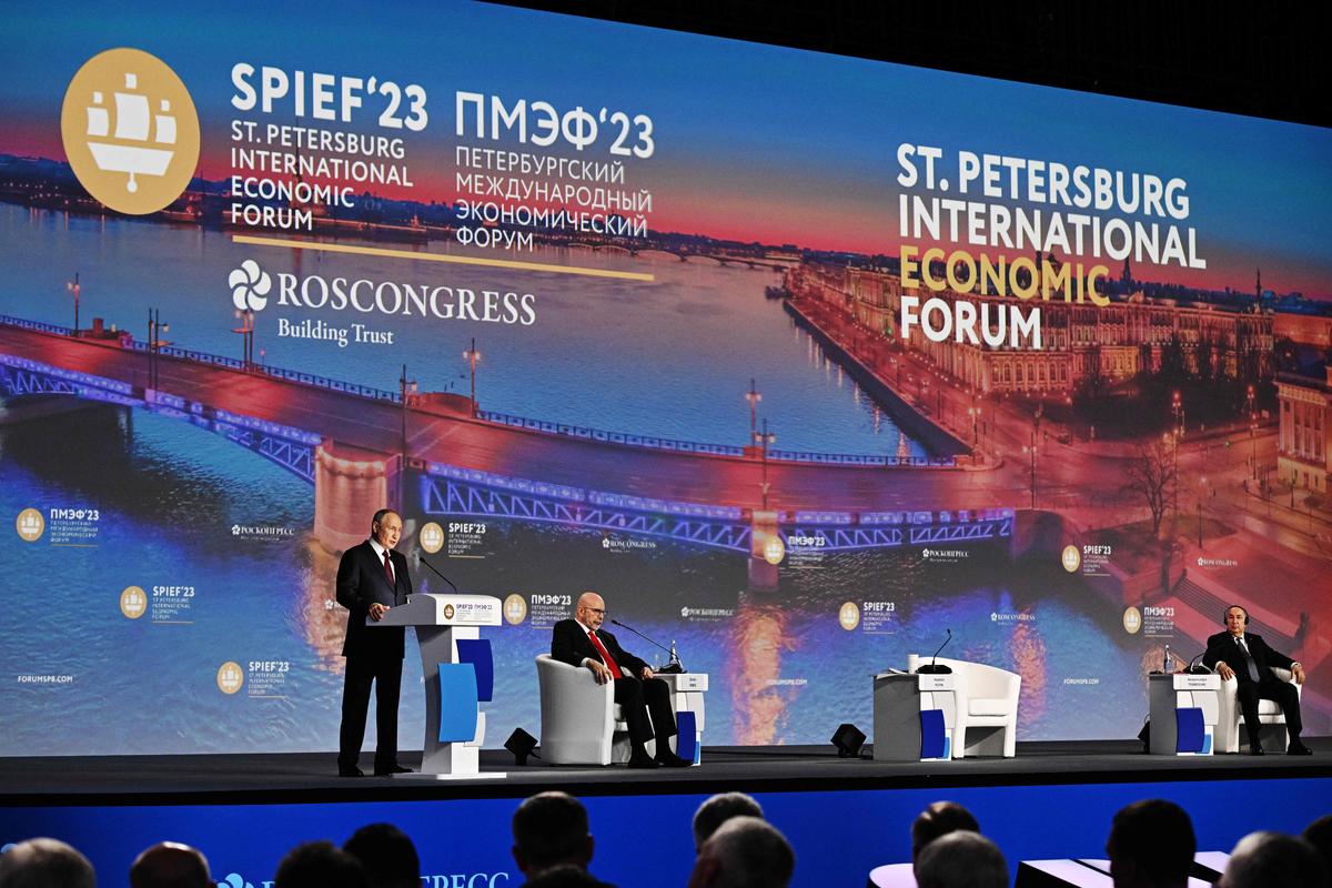 At ‘Russian Davos’, Putin praises ‘economic resilience’, seeks alternative partnerships - The Hindu