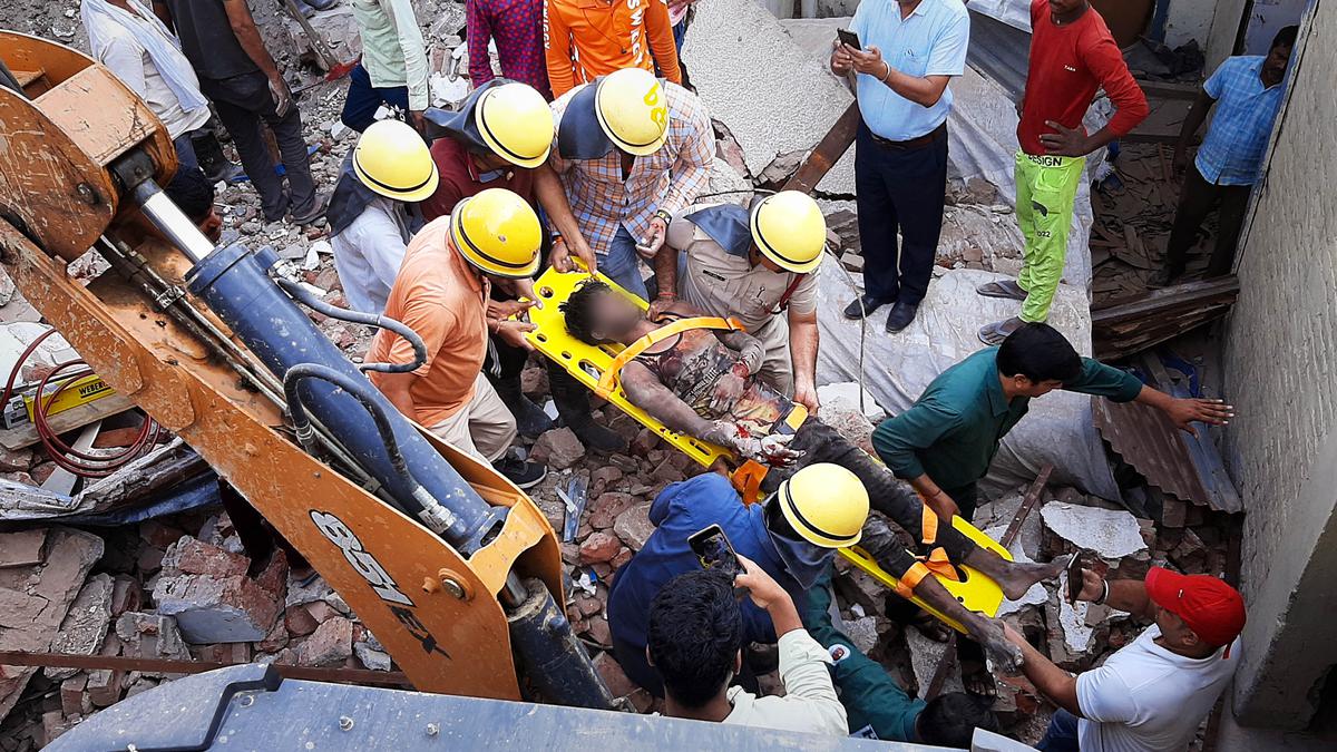 1 dead, 3 injured as Gurugram building collapses during demolition ... 1 dead, 3 injured as Gurugram building collapses during demolition ...