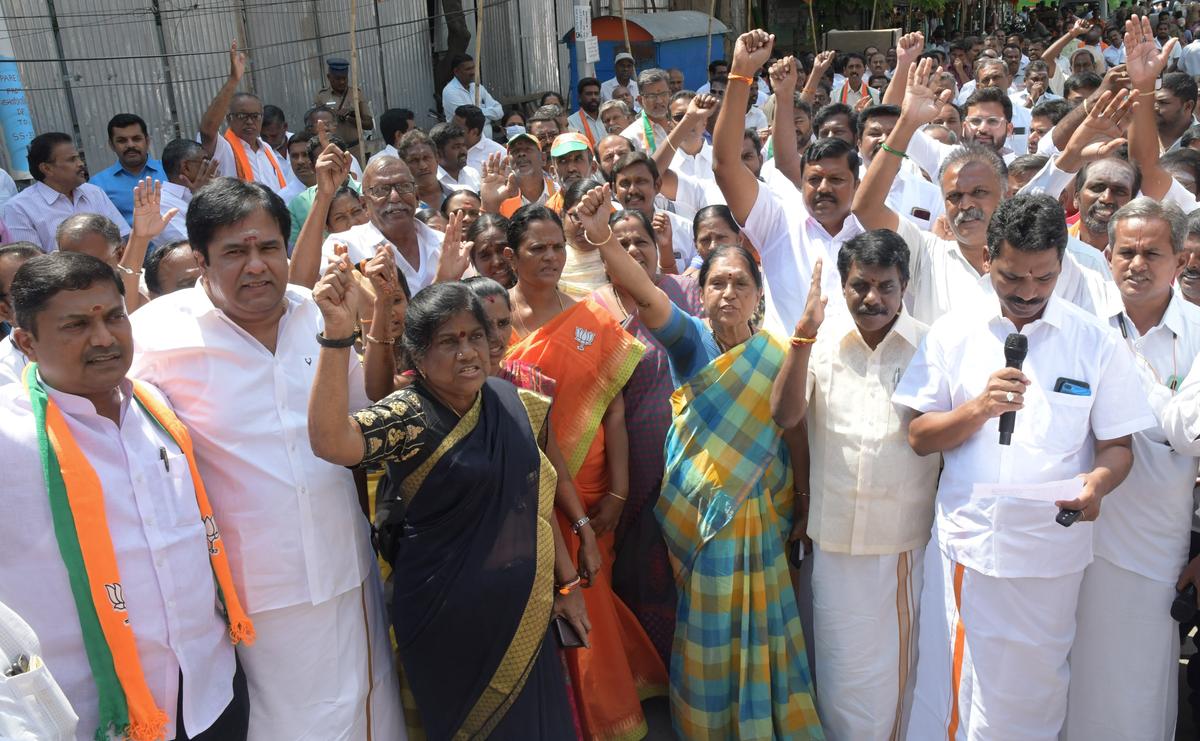 BJP stages demonstration in Salem - The Hindu
