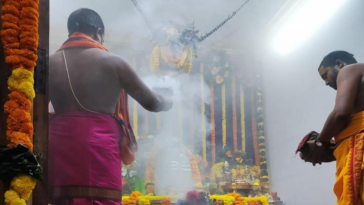 Devotees throng Shiva temples on second ‘Kartika Somavaram’ - The Hindu