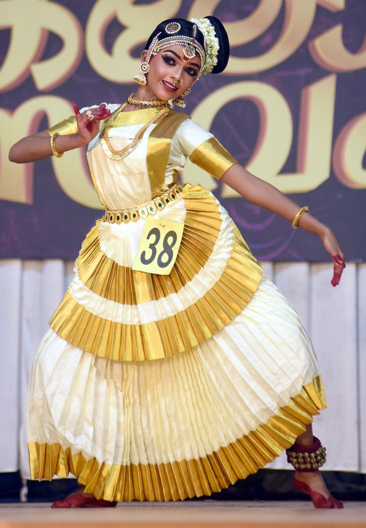 Silver Hills, Memunda HSS in neck-and-neck race for title as arts festival nears finale - The Hindu