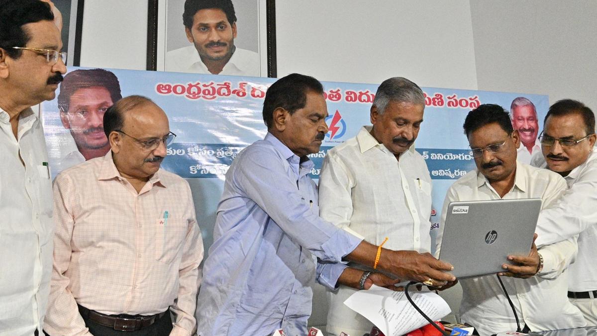 Minister Peddireddy Ramachandra Reddy launches APSPDCL’s ‘Rythu Nestham ...