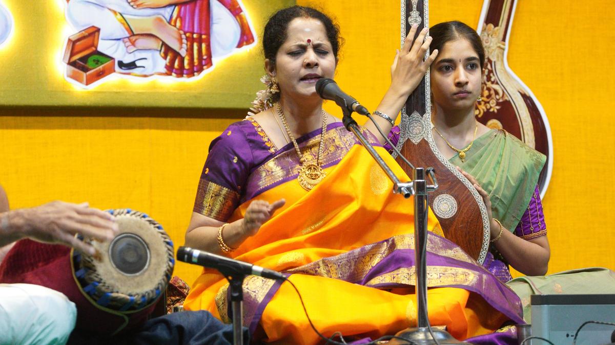 Enchanting raga presentation by Gayathri Venkataraghavan - The Hindu