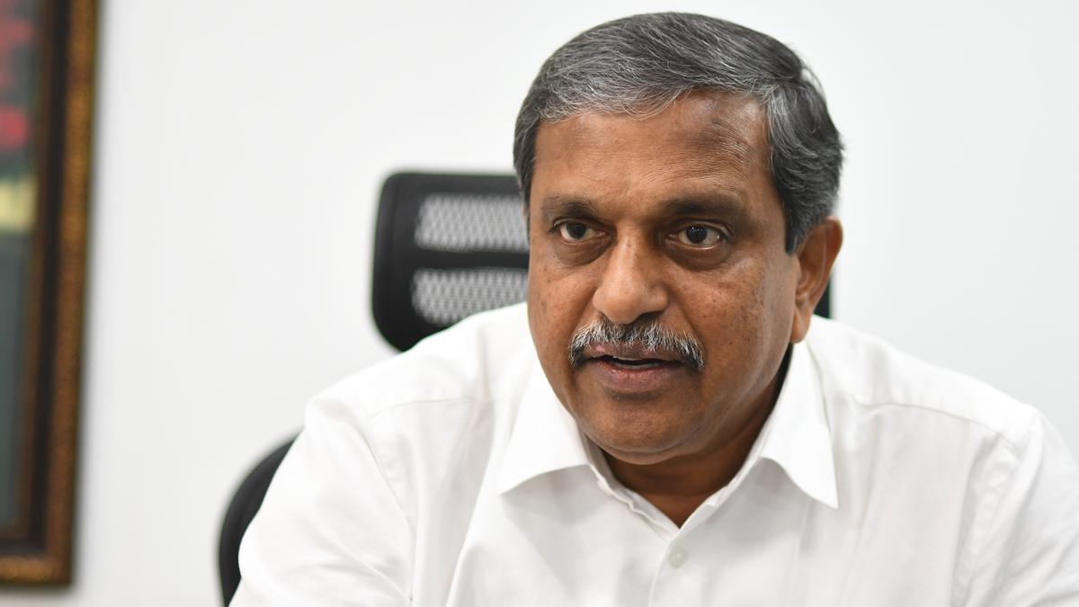 Sajjala refutes allegations that he asked Sunitha to address media on ...