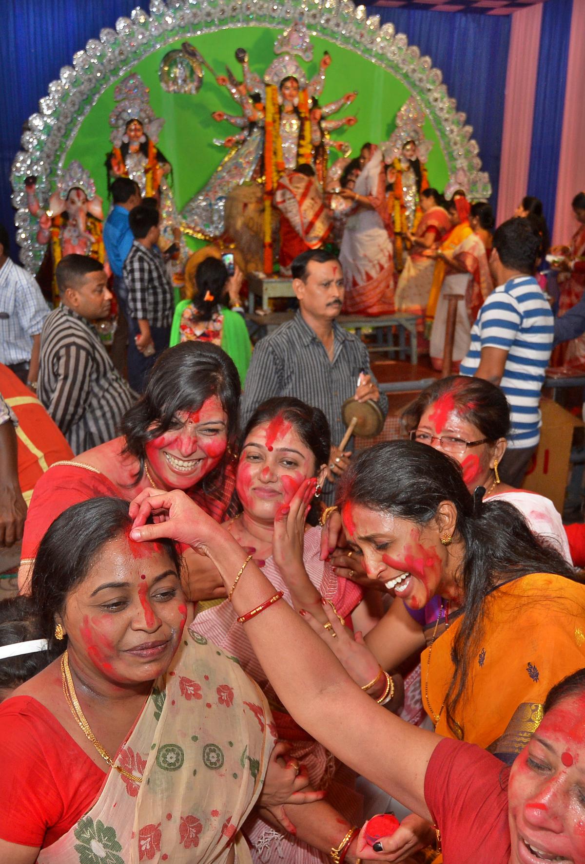 Durga Puja pandals in Visakhapatnam come alive with cultural programmes ...