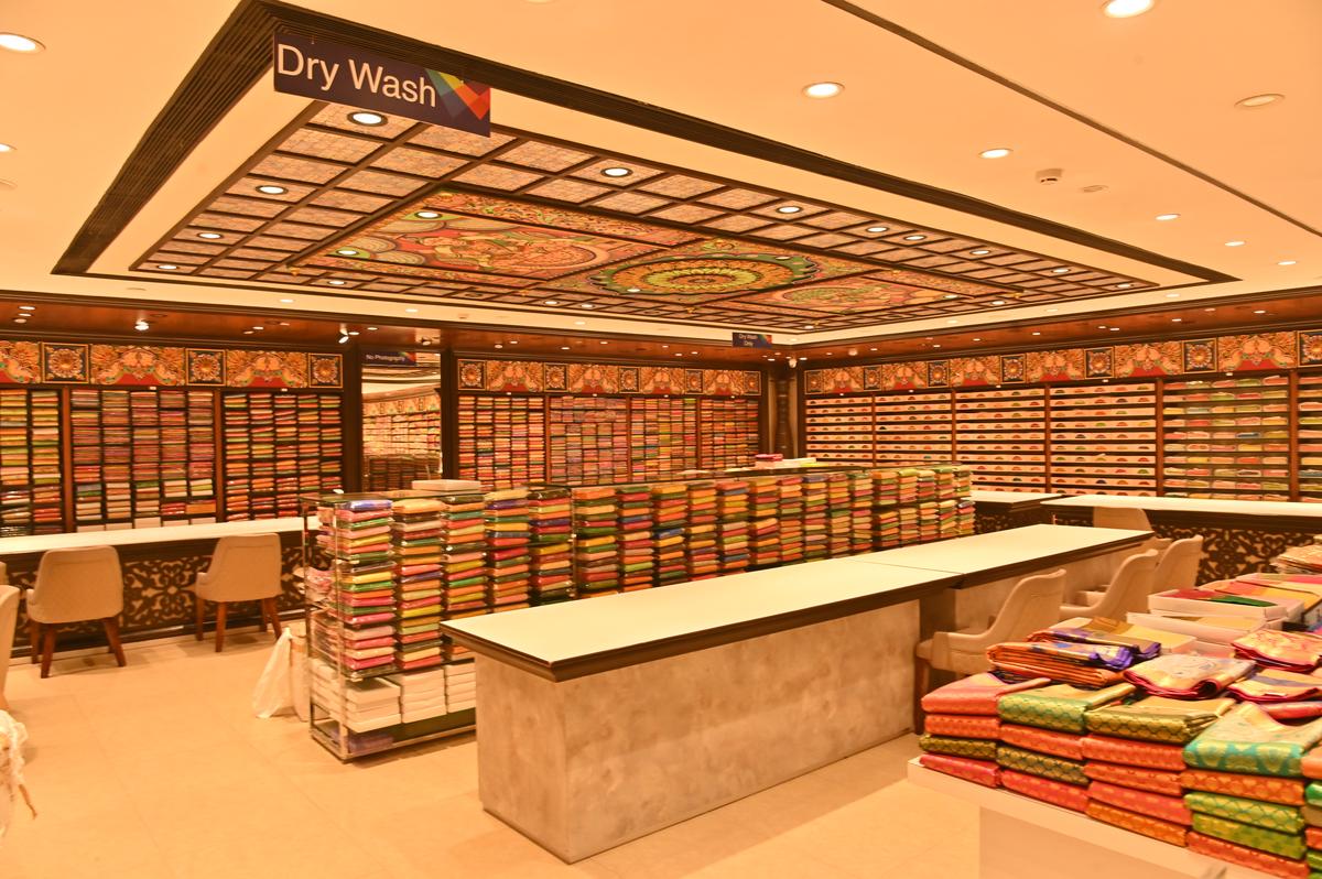 CMR: A four-decade legacy in the retail realm of textiles - The Hindu
