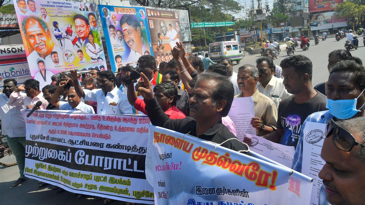 Protest against banners in Puducherry - The Hindu