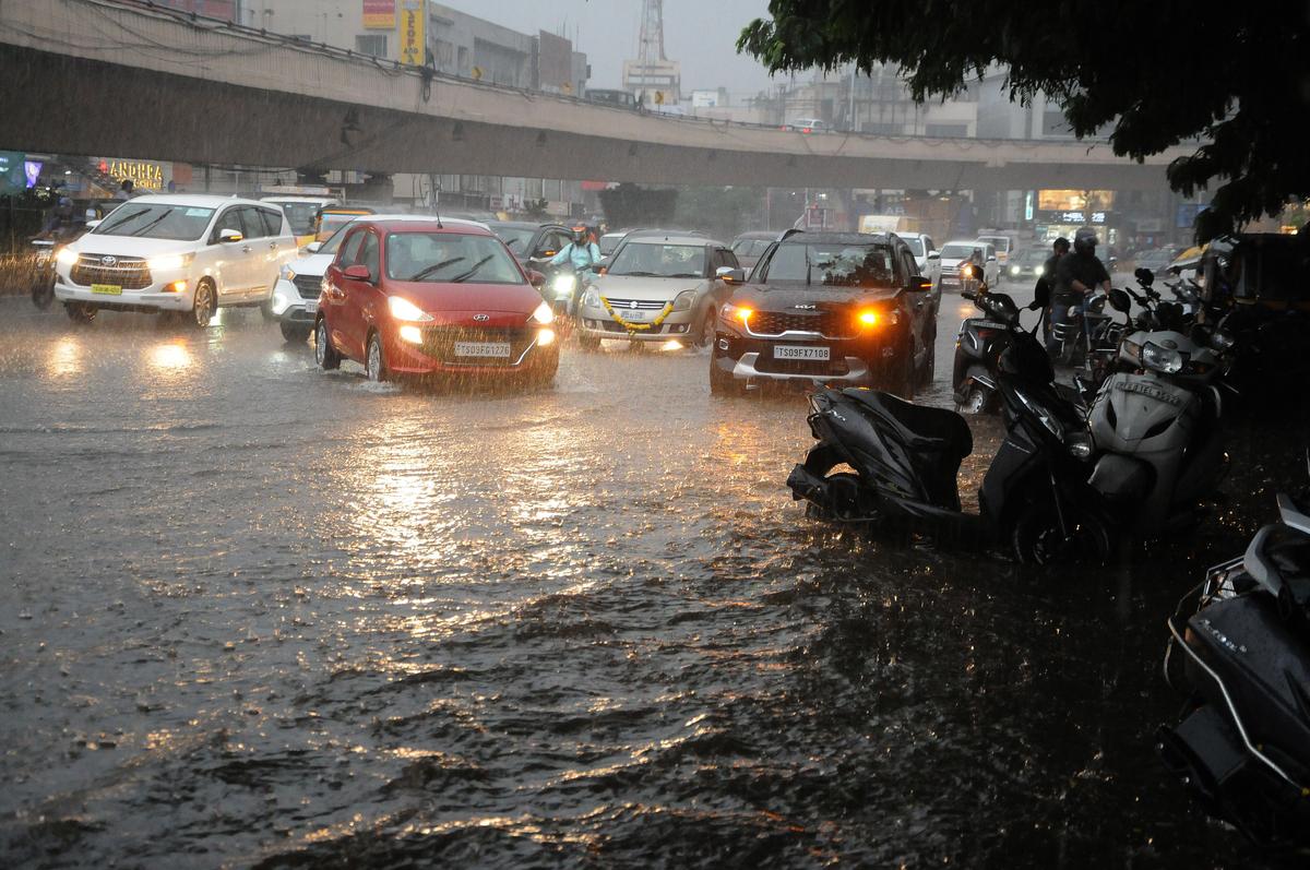 Cloudburst drenches Hyderabad; more rain forecast across State - The Hindu