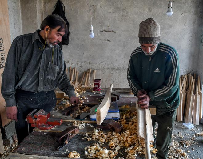 Kashmir bat industry hits its sweet spot after 102 years - The Hindu