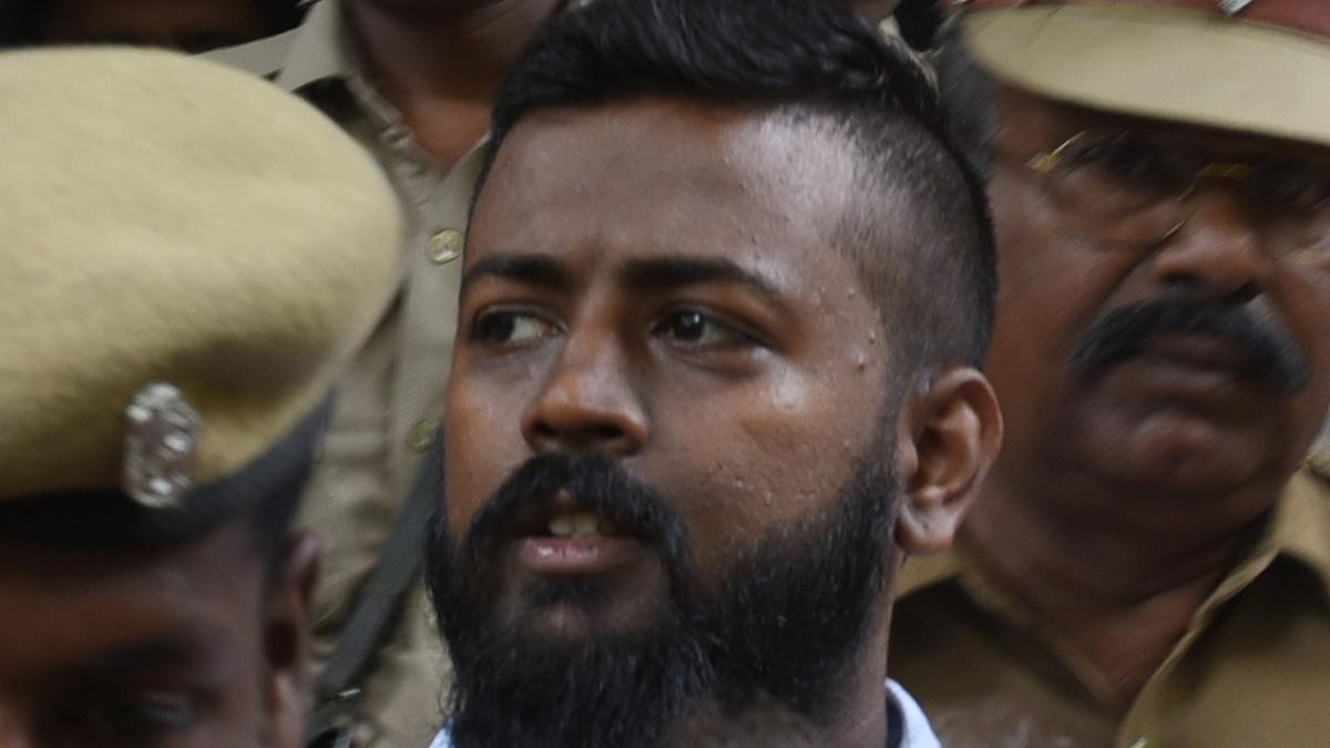 Sukesh Chandrashekhar case | Delhi L-G gives nod to EOW to probe 82 ...