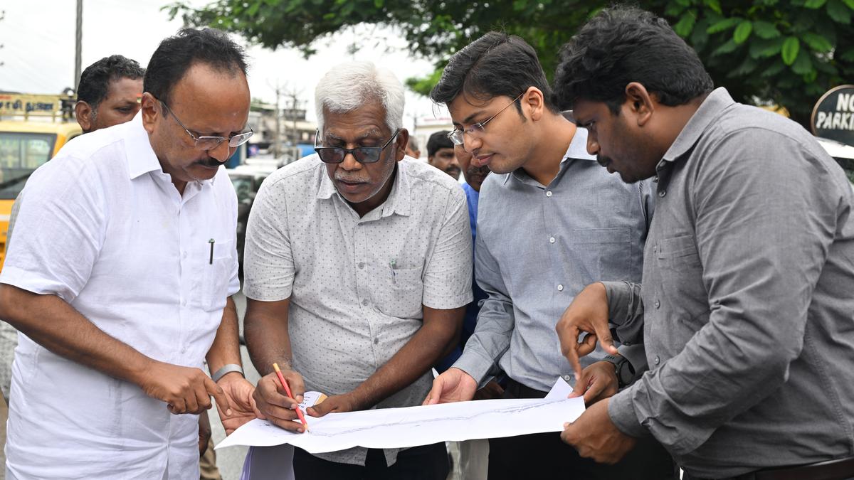 MP Ganapathi P. Rajkumar reviews road projects in Coimbatore - The Hindu