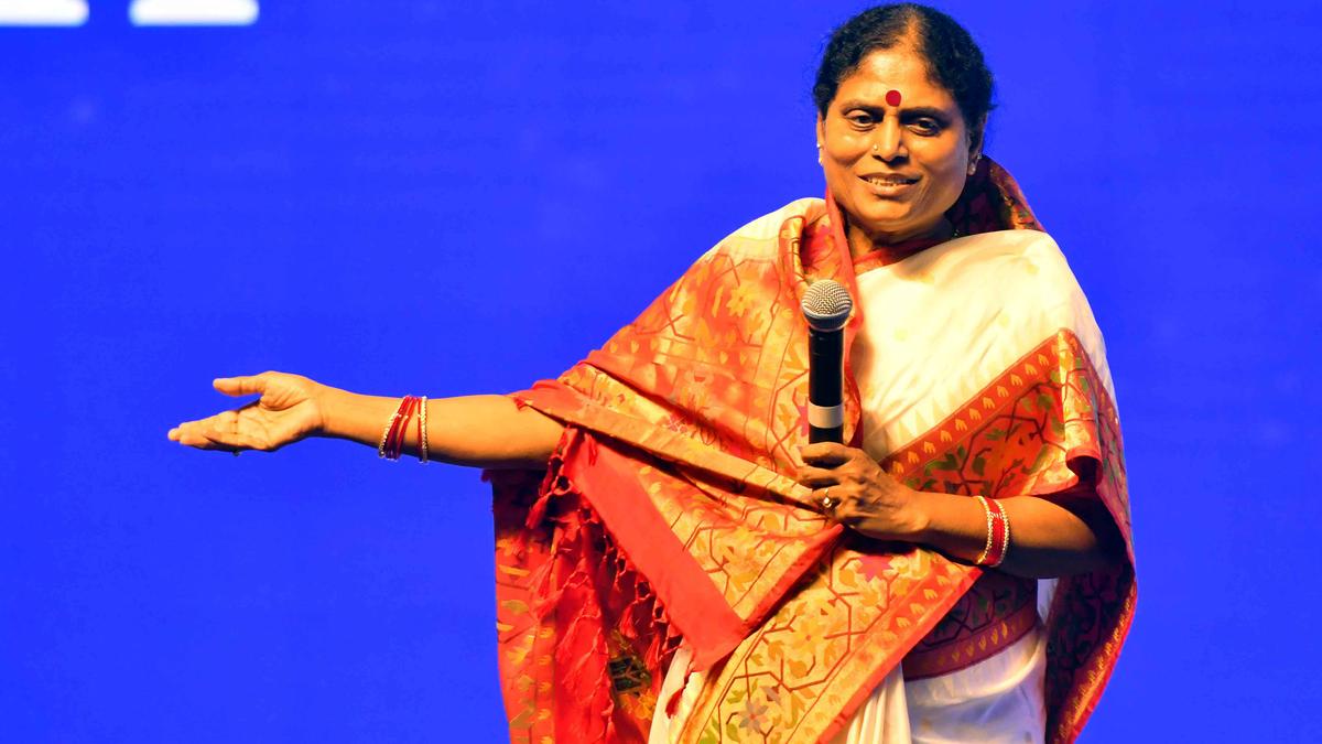 Vijayamma resigns from YSRCP, announces support for daughter Sharmila ...