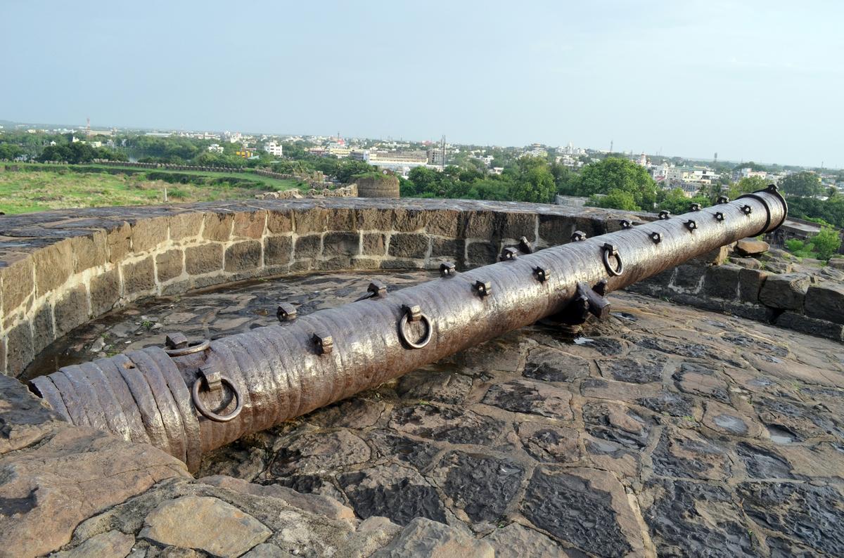A fort that symbolises independence of Deccan from the clutches of ...