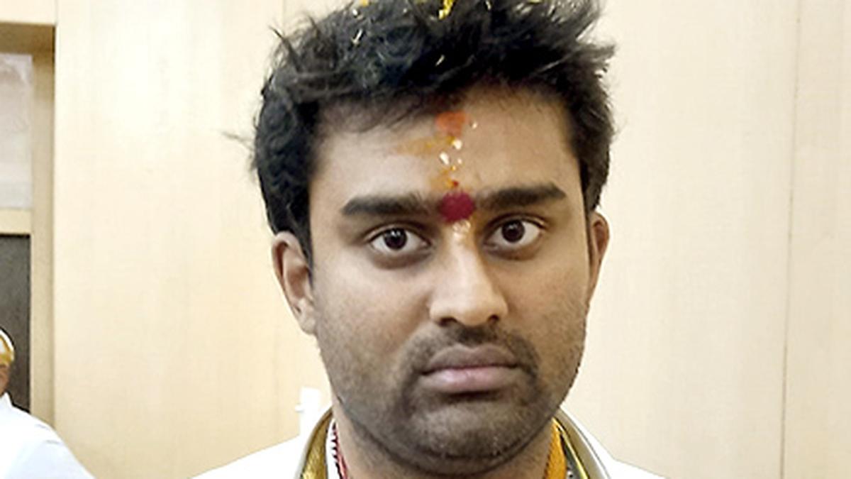 Suraj Revanna blames former Minister for the acid attack on HDD family ...