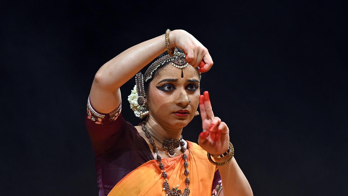 Young Bharatanatyam dancer Meera Sreenarayanan impresses with her ...