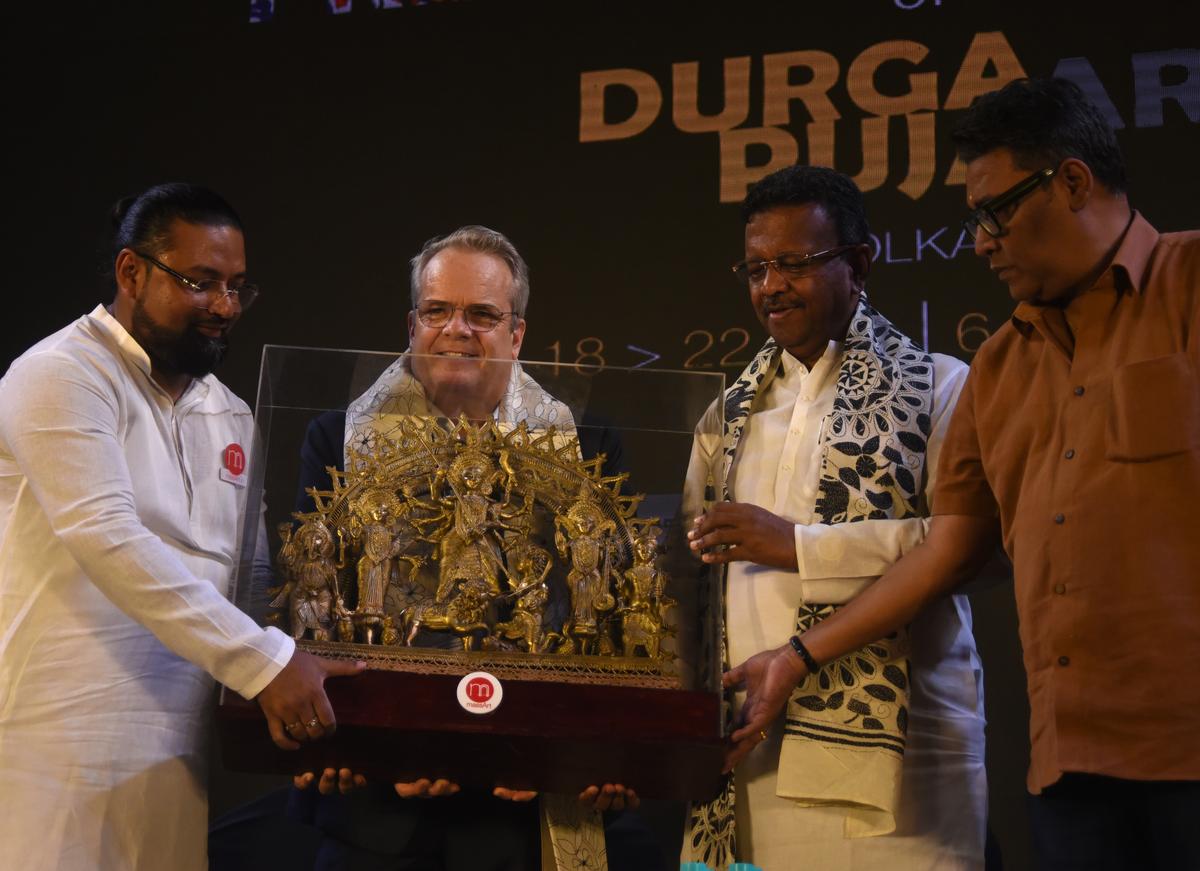 Mamata Banerjee starts Durga Puja inauguration; set to inaugurate 3,000 ...