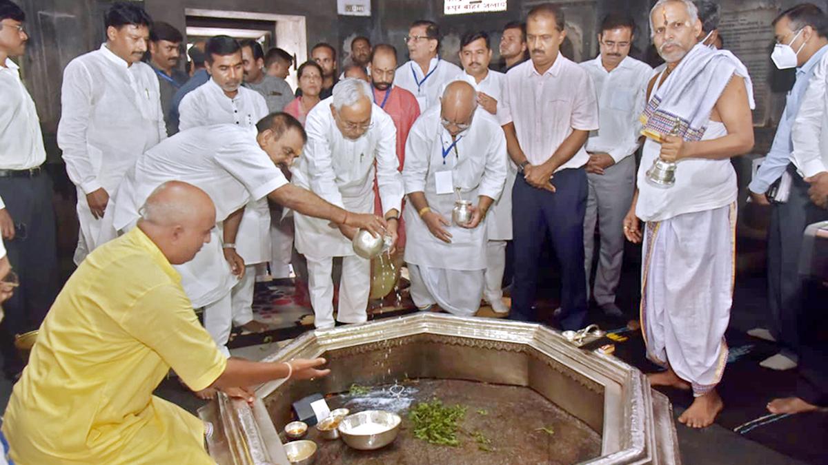 Temple purified in Bihar’s Gaya after Muslim Minister entered into it with CM Nitish Kumar - The ...
