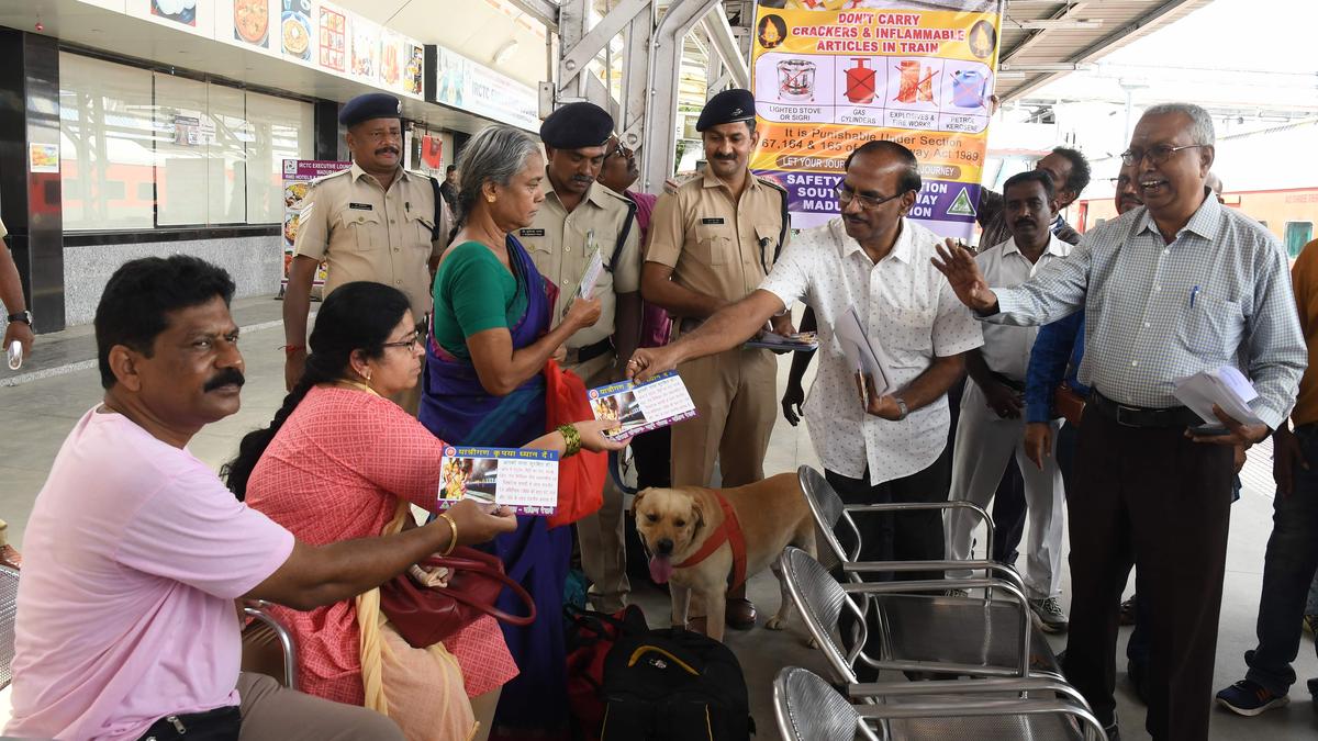 Passengers warned against carrying crackers in trains - The Hindu