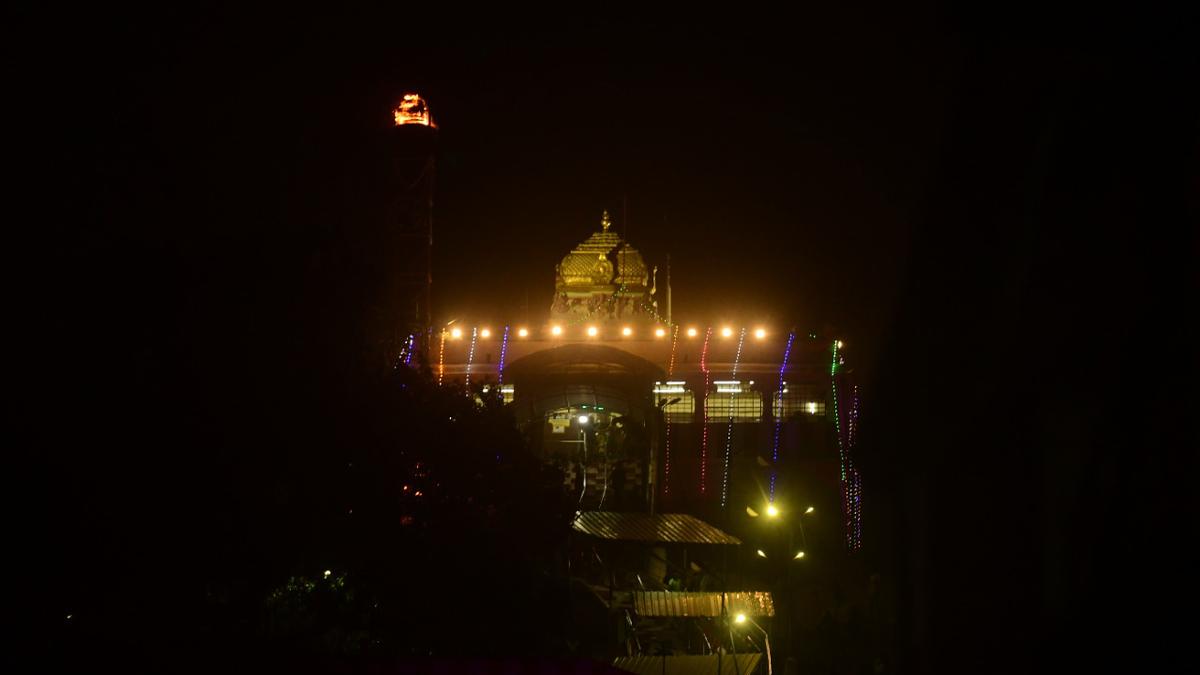 Maha Deepam lit atop Rockfort temple in Tiruchi - The Hindu