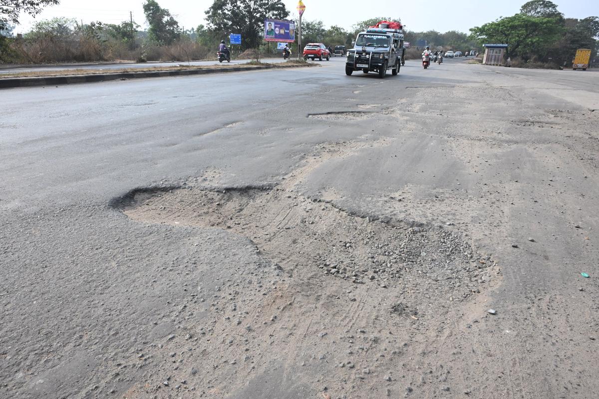 NHAI to build FOBs at Yekkur, Mukka on NH-66, overlay Surathkal-Padil stretch - The Hindu