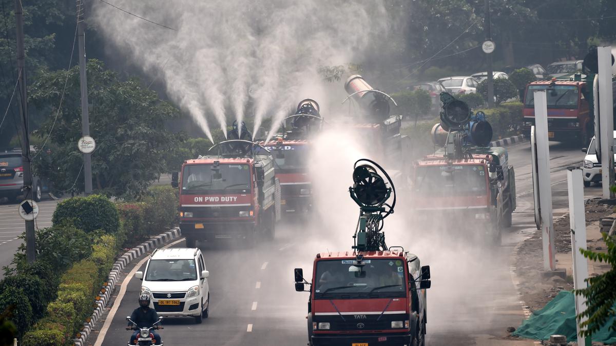 Govt. starts drive to sprinkle water across city to curb pollution ... Govt. starts drive to sprinkle water across city to curb pollution ...