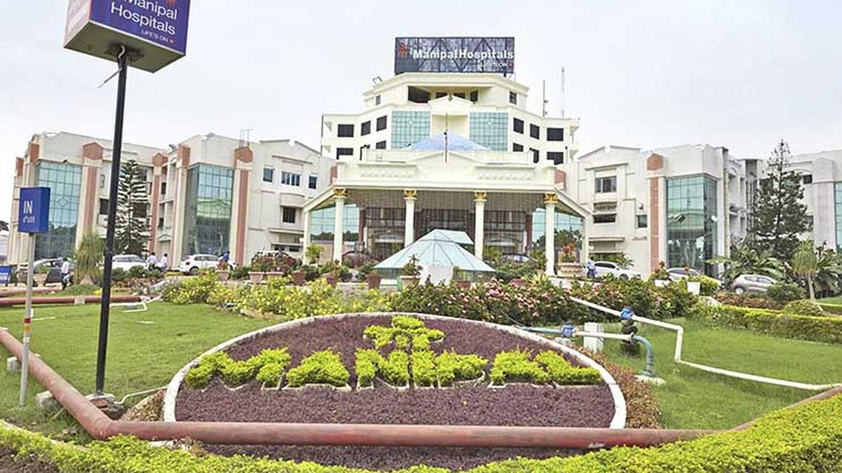 Manipal Hospital completes 300 robotic surgeries in a year - The Hindu
