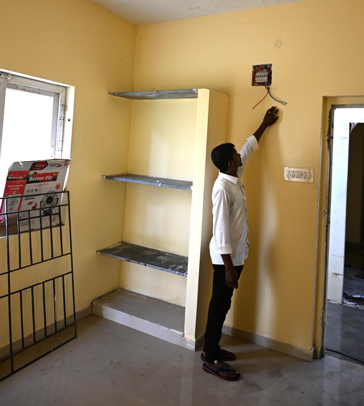 Residents of Moolakothalam TNUHDB housing tenements complain of poor ...