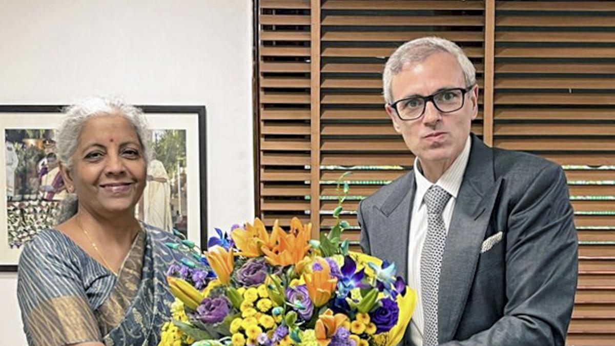 Omar meets Sitharaman, seeks Centre’s support for J&K - The Hindu