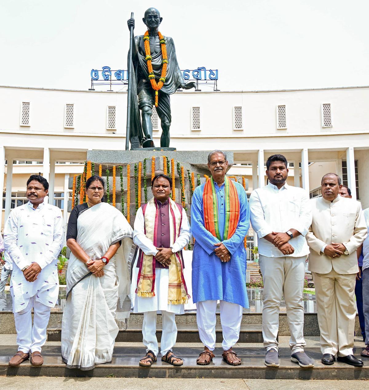 Mohan Charan Majhi, Naveen Patnaik and others take oath as members of ...
