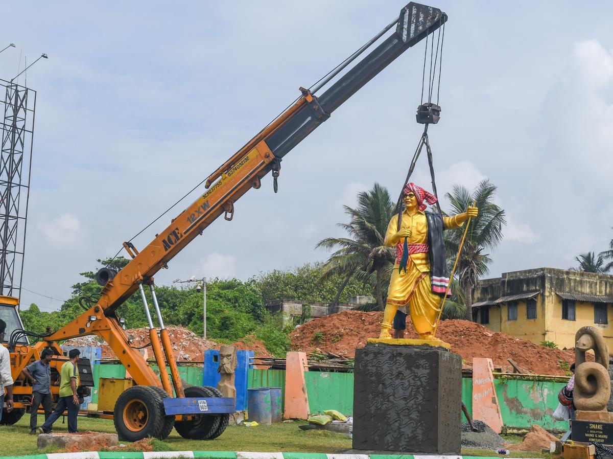 Vangapandu’s statue unveiled on Beach Road in Visakhapatnam - The Hindu