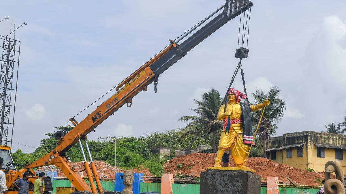 Vangapandu’s statue unveiled on Beach Road in Visakhapatnam - The Hindu