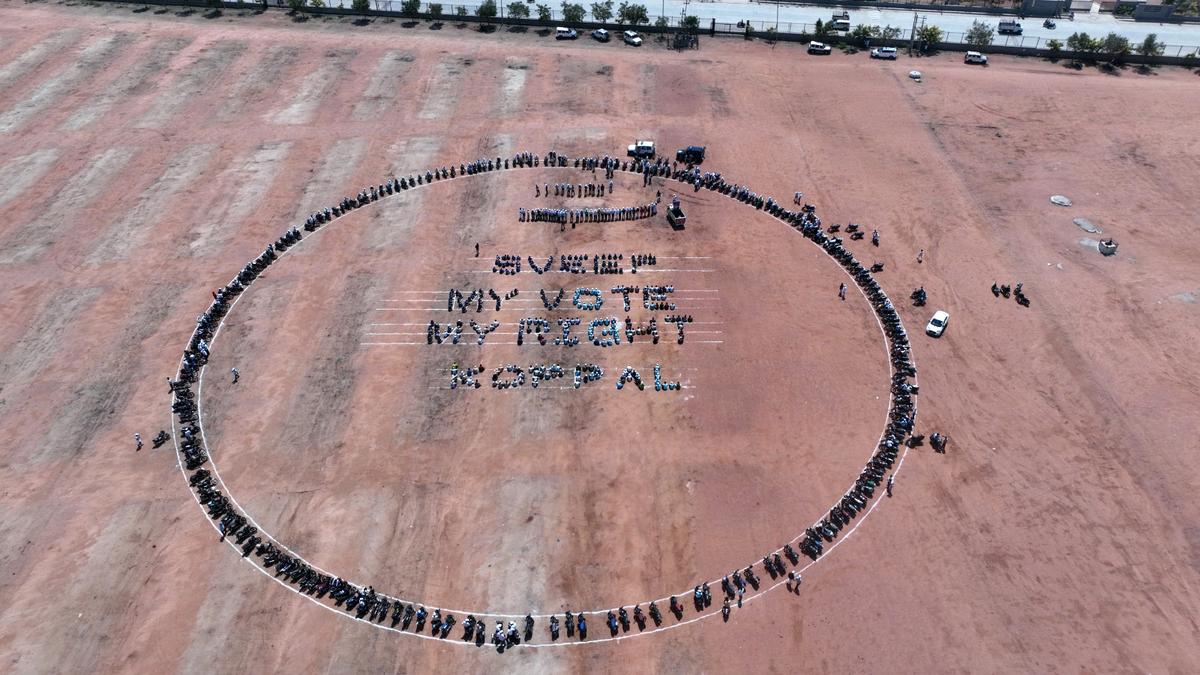 SVEEP bike rally creates voter awareness in Koppal - The Hindu