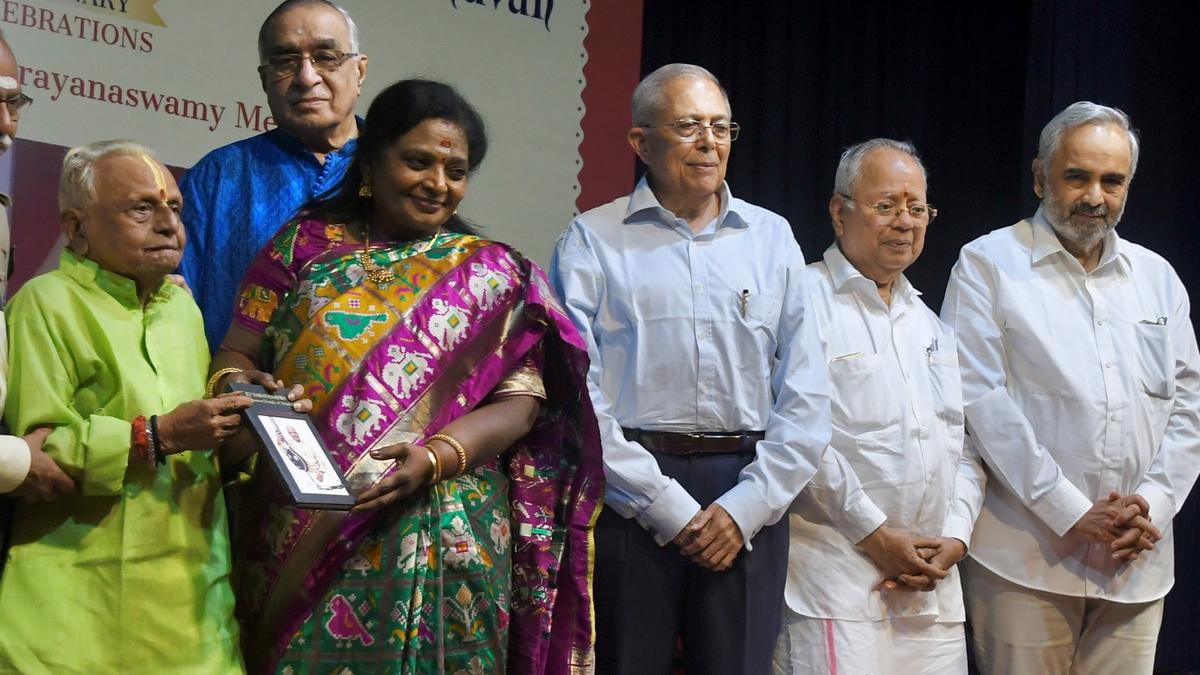 Veteran Mrudangam artist T.K. Murthy honoured - The Hindu