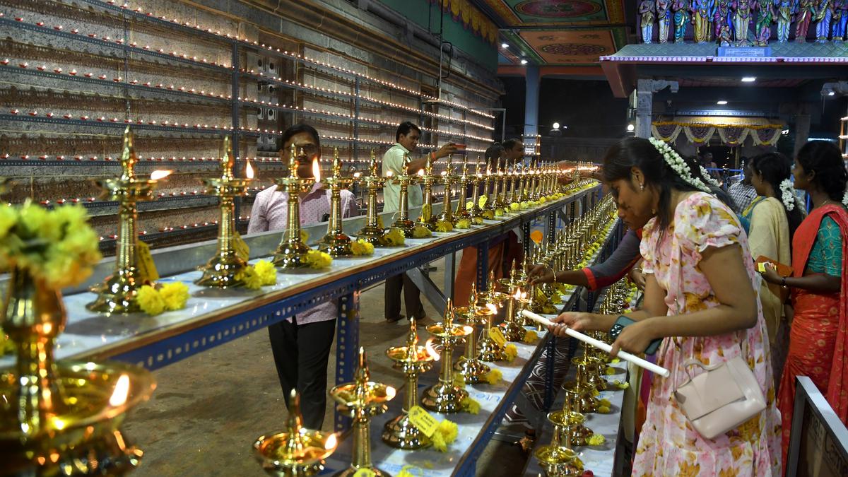 Vadapalani Andavar temple lights up with 144 kuthuvilakkus, 8,001 ...