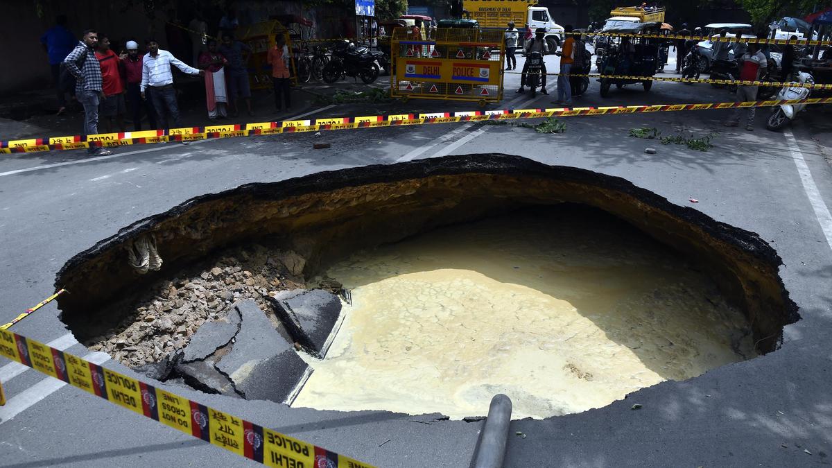 Road caves in at Janakpuri, traffic police issue advisory - The Hindu