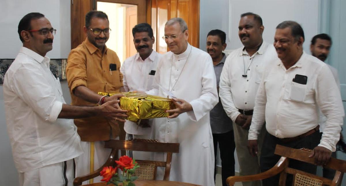 Kerala BJP leaders visit Cardinal George Alencherry, Varapuzha ...