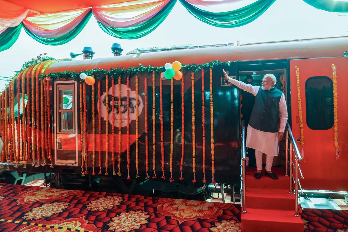 PM Modi flags off four new Vande Bharat Express trains from Varanasi ...
